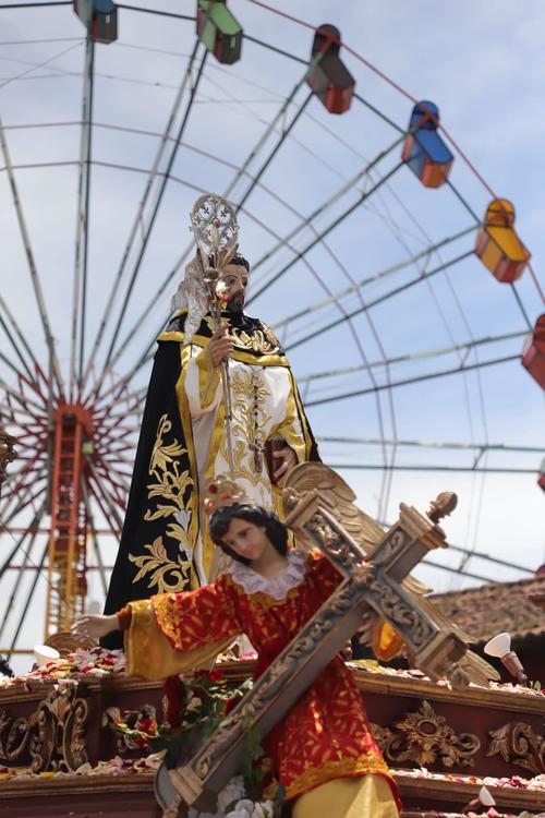 La procesión que hizo colapsar el tránsito en la Interamericana