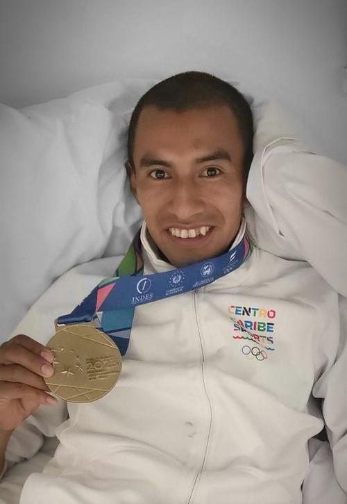 Así celebró Alberto González el oro para Guatemala