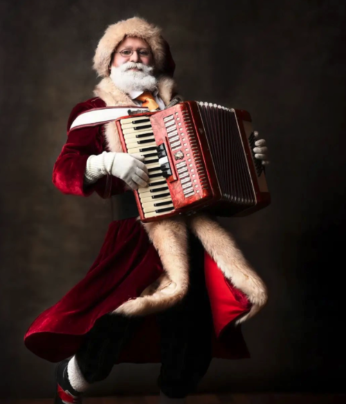 Guatemalteco representó al país en encuentro de Santas en Brasil