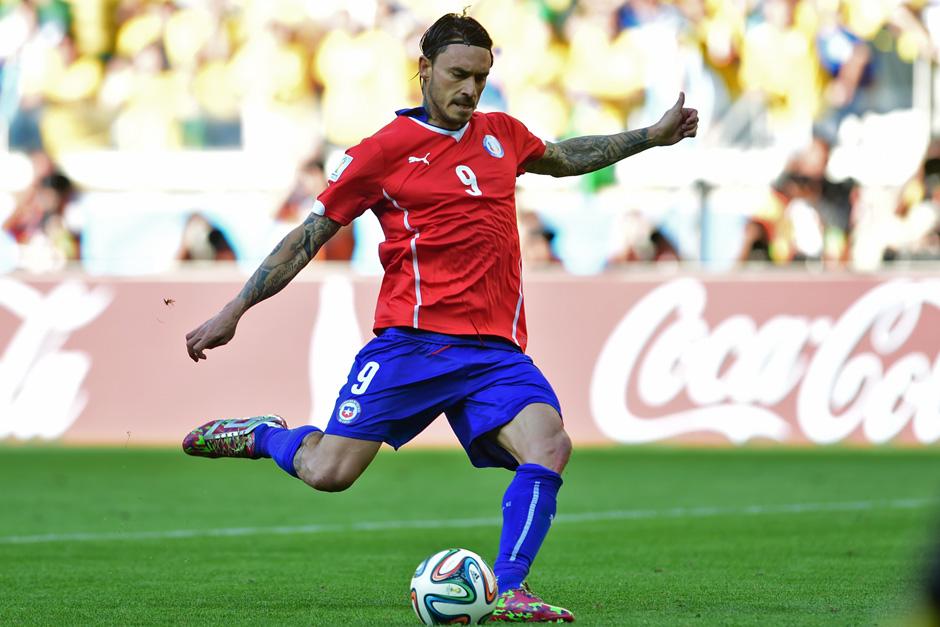 Chileno Pinilla critica duramente a la FIFA