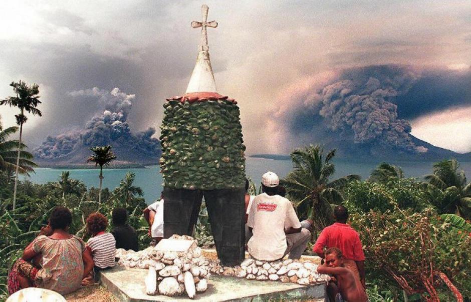 Erupción del volcán Tavurvur en Papúa Guinea