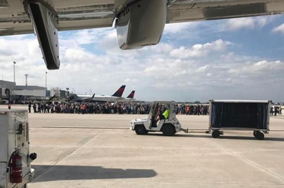 Mira los primeros videos tras el tiroteo en aeropuerto de Florida