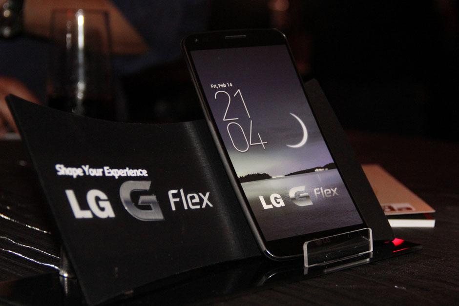 El dispositivo LG Flex viene a innovar los "smartphones" de Guatemala ...