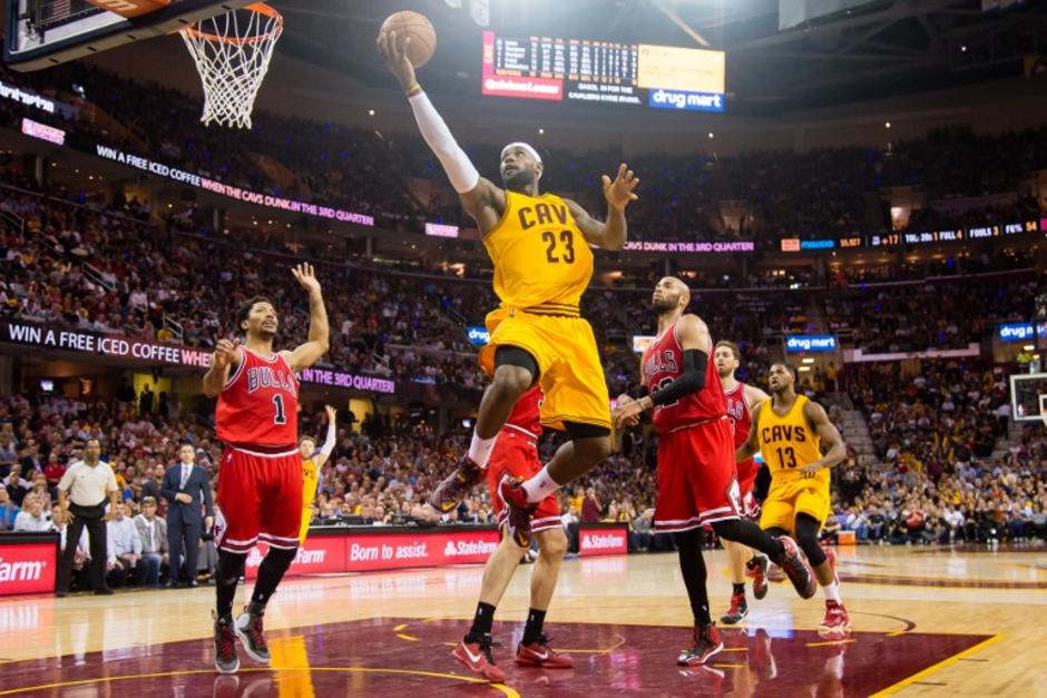 LeBron James empareja la serie entre Cavaliers y Bulls