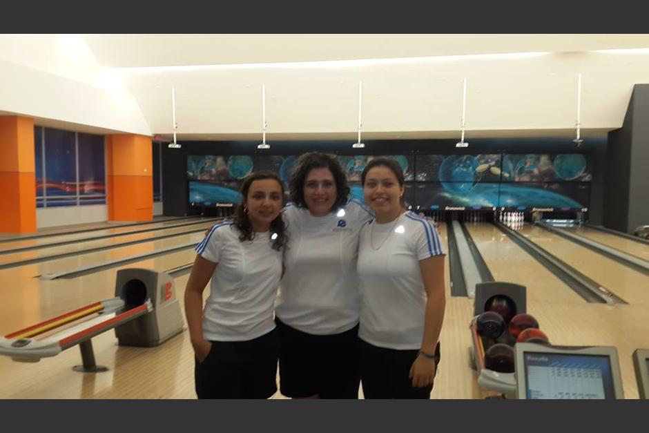 Equipo femenino de boliche de Guatemala gana oro en el Cambowl