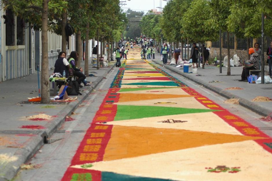La alfombra más larga de la ciudad adorna el Centro Histórico
