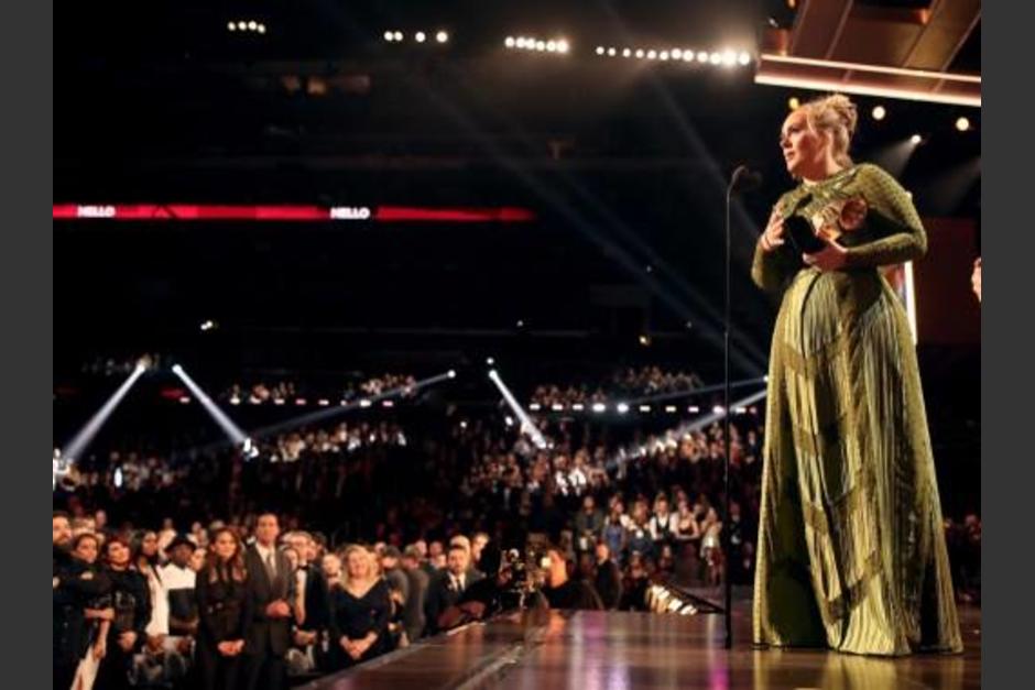 Adele y su álbum "25" se llevan el Grammy al mejor del año