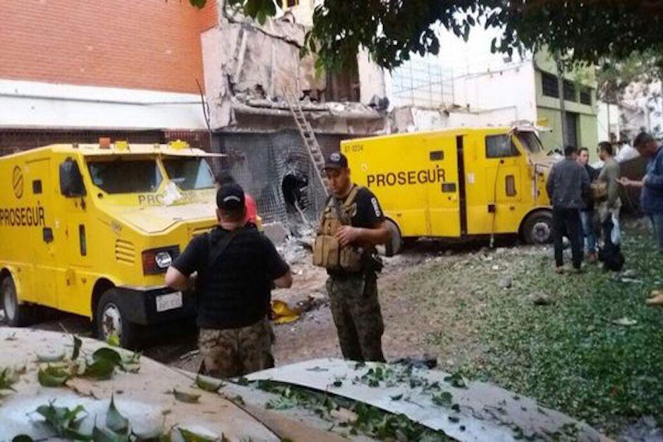 De película: una banda con arsenal militar robó millones en Paraguay