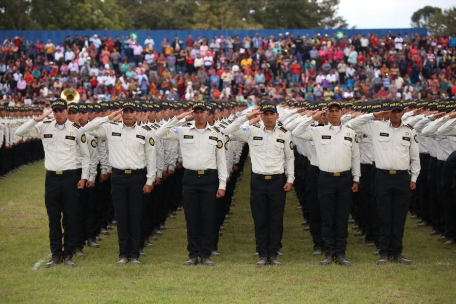 La PNC presenta los nuevos uniformes que utilizarán sus agentes | Soy502
