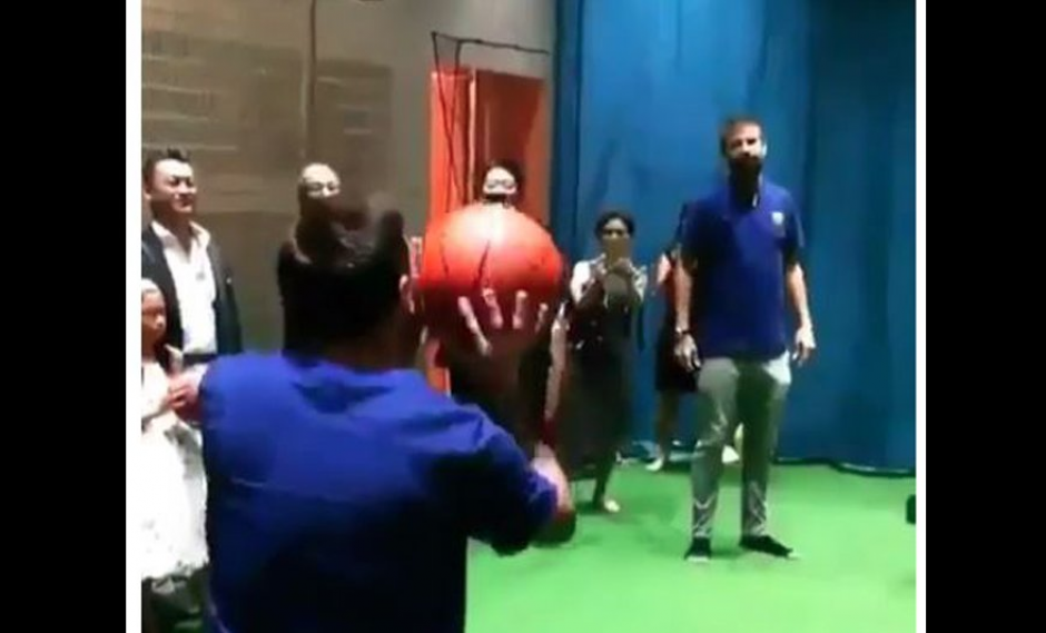 Lionel Messi demostró que también es un "crack" del basquetbol