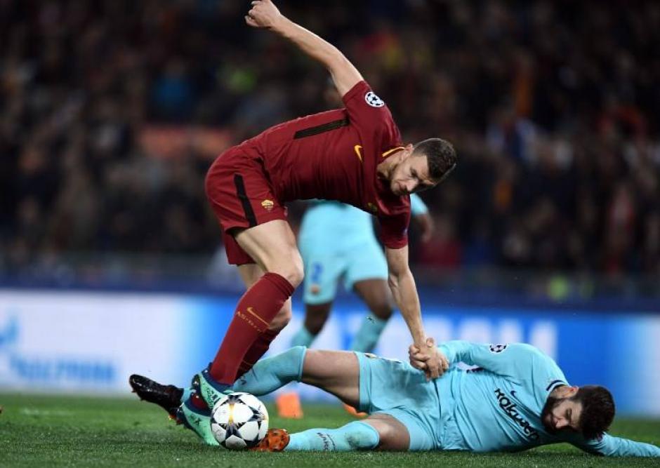 Descarada falta de Piqué pone a la Roma a un gol de la remontada