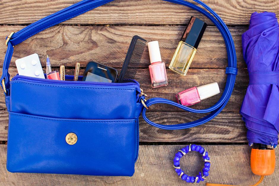 Accesorios que llevas en tu cartera a los que debes decirles ¡adiós!