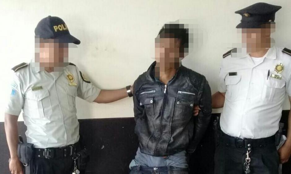 Video: así escapó un reo a quien llevaban hacia la cárcel de Cantel