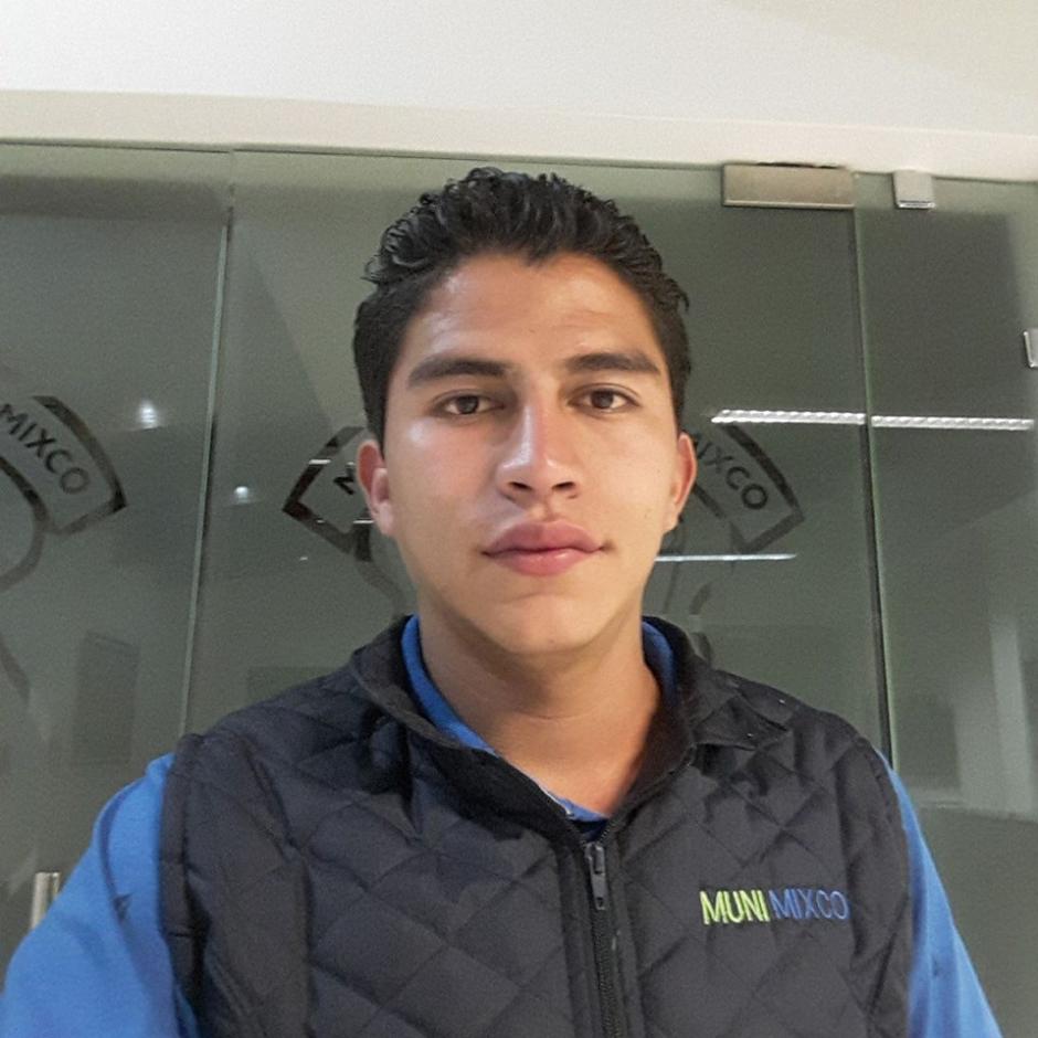 Esto gana el empleado municipal que recibe los golpes de Neto | Soy502