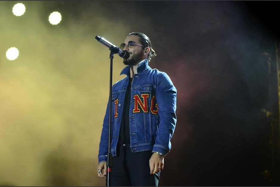 Maluma le dio el sí a una fan en pleno concierto
