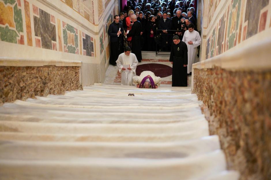 ¡Histórico! Vaticano muestra sin protección la "Escalera Santa"