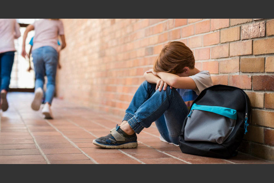 Policía Escolar Golpea Y Arrastra A Un Niño Sin Piedad