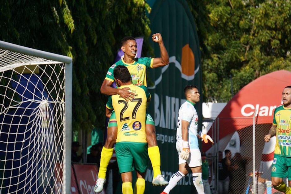 Con sabor colombiano: José Corena hace doblete y Guasta gana