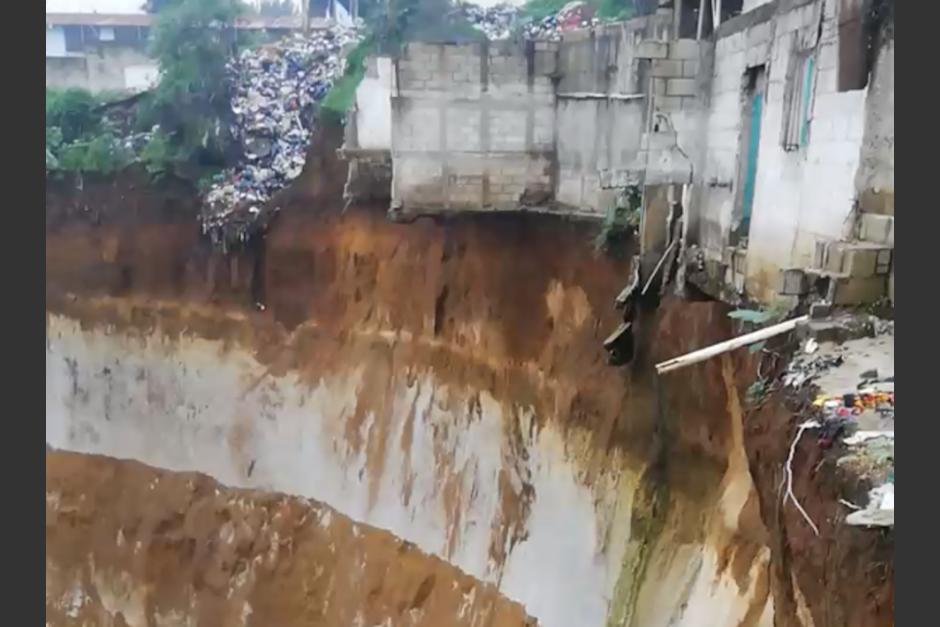 Varias casas "penden de un hilo" en Ciudad Peronia
