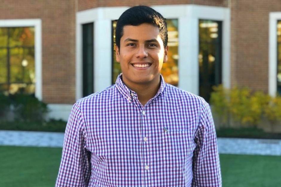 Carlos Yax renuncia como secretario general de la AEU