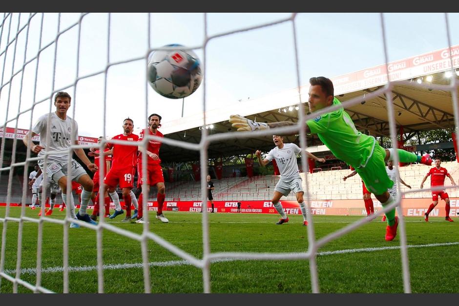 Con dos golazos, el Bayern Múnich gana y sigue como líder