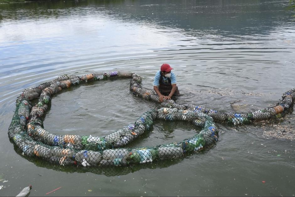 Más de 6 mil toneladas de basura inundan el lago de Amatitlán