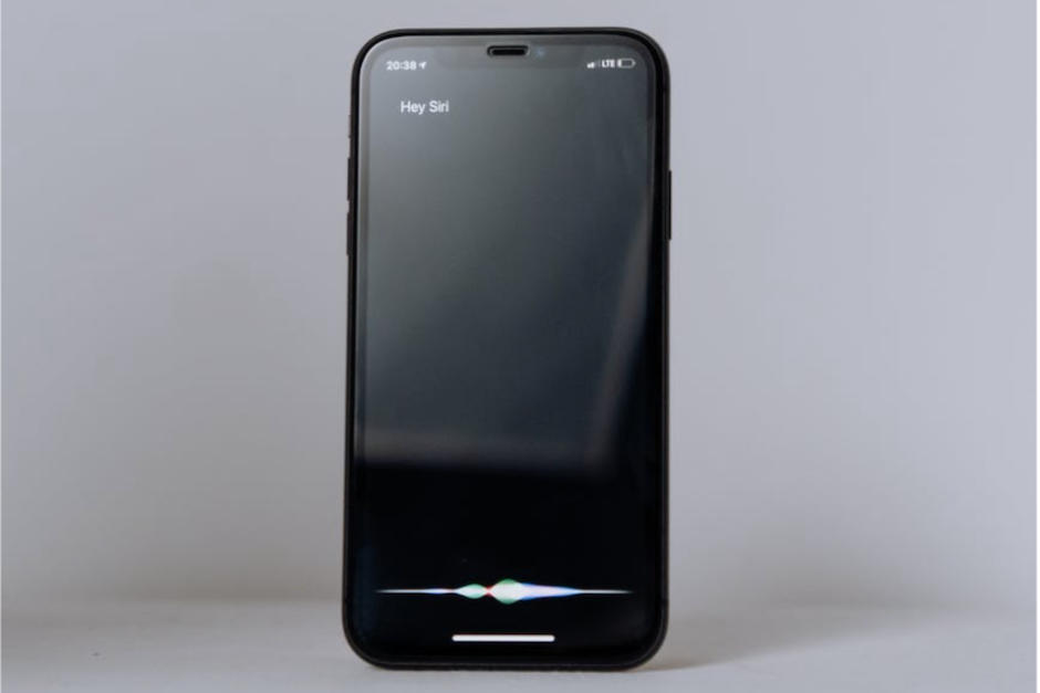 Usuarios de iPhone podrán cambiar la voz a Siri