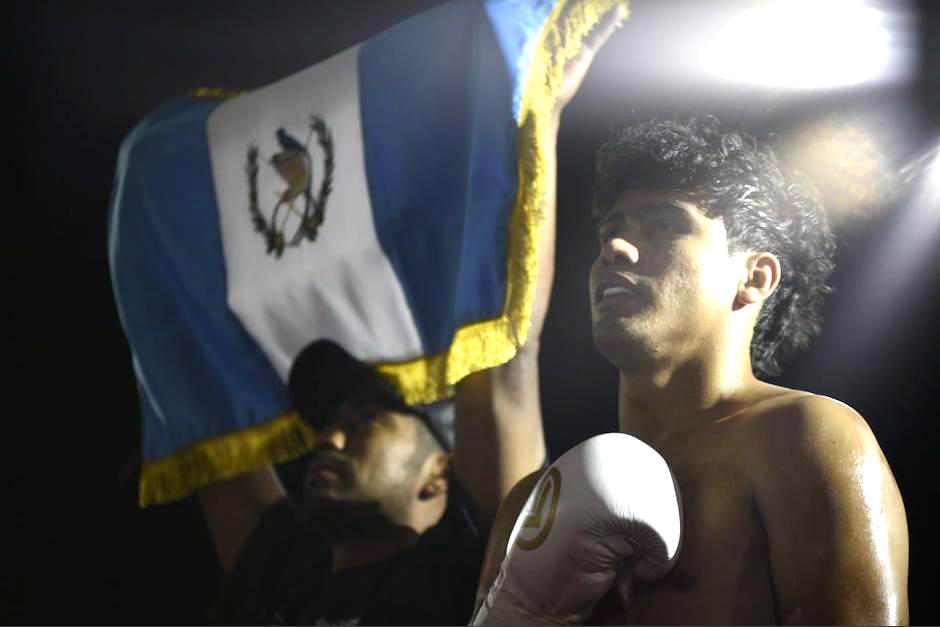 Así fue el nocaut de Lester Martínez que derrumbó al mexicano