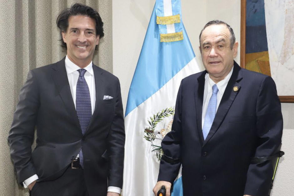 Giammattei agradece millonaria inversión de Millicom en Guatemala