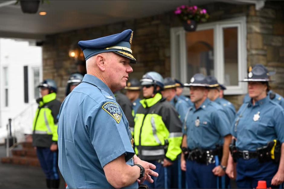 Policía de Massachusetts captura a 11 personas en enfrentamiento