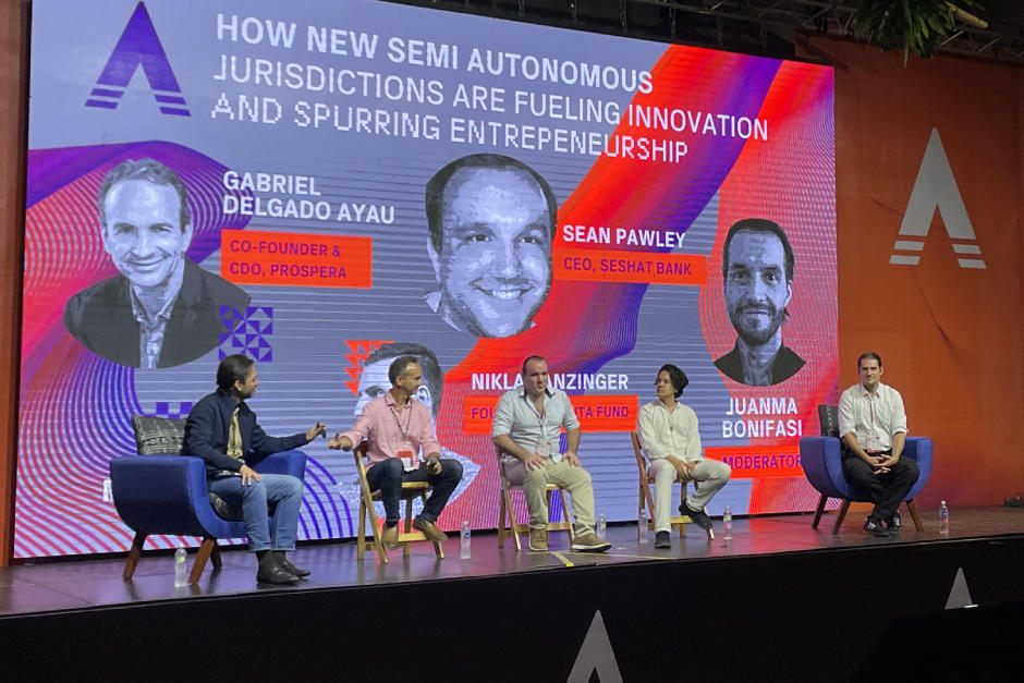 La cumbre de emprendimiento reúne a más de mil 500 personas