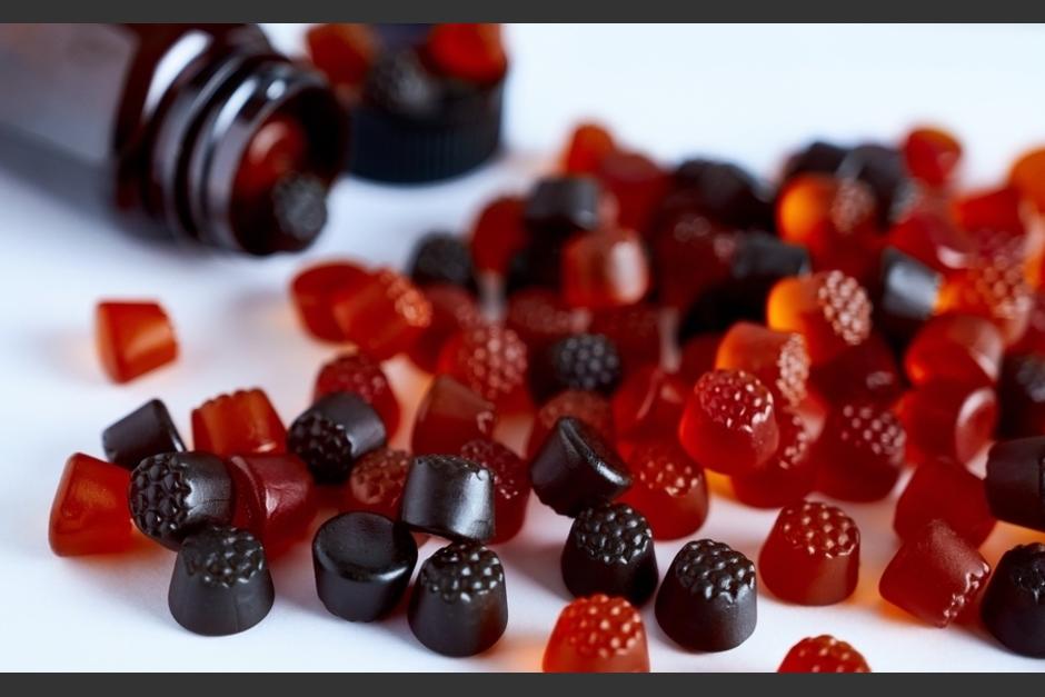 Hallan dosis peligrosa de melatonina en gomitas para dormir
