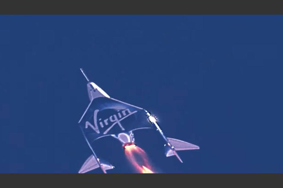 Hoy será el primer viaje comercial al espacio con Virgin Galactic