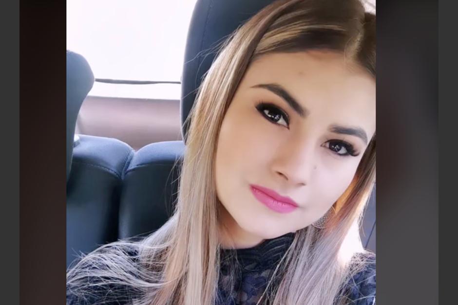 Reina de belleza destacó en pasarela de indumentaria maya