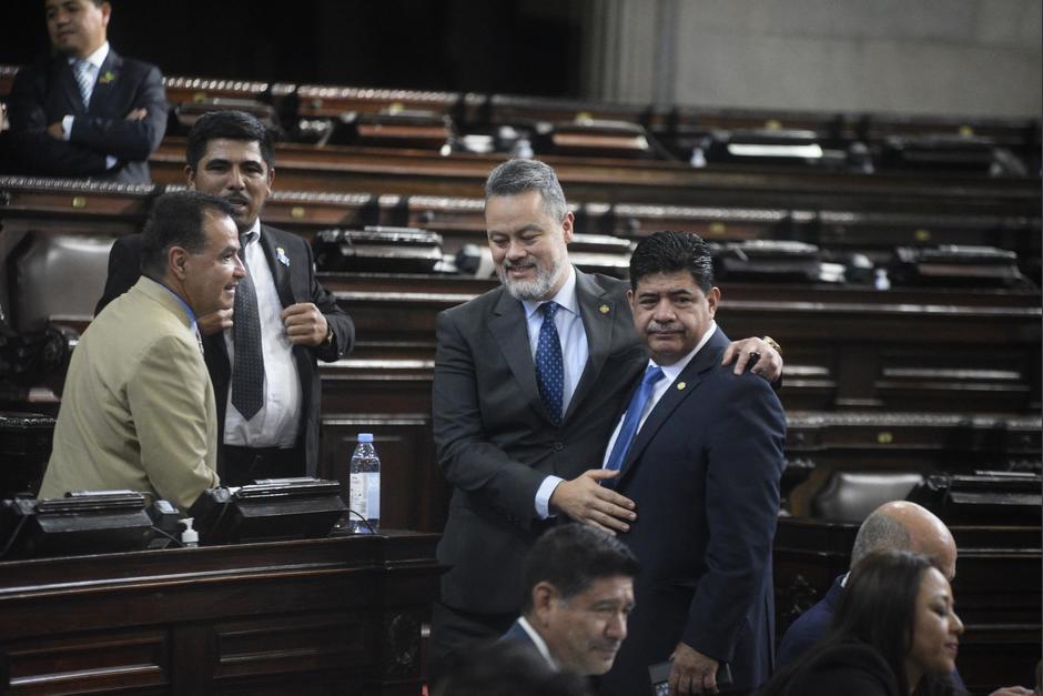 ¡Disidentes! Todos los diputados de la UNE votaron por Nery Ramos