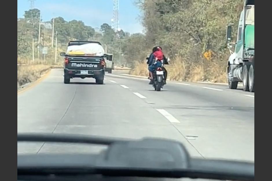 A Tuto El Arriesgado Viaje De Una Pareja Con Su Beb