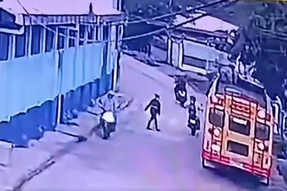 Ataque armado contra conductor de bus extraurbano queda grabado