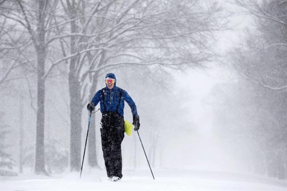 El frío y la nieve afectan a 94 millones de personas en EE.UU.
