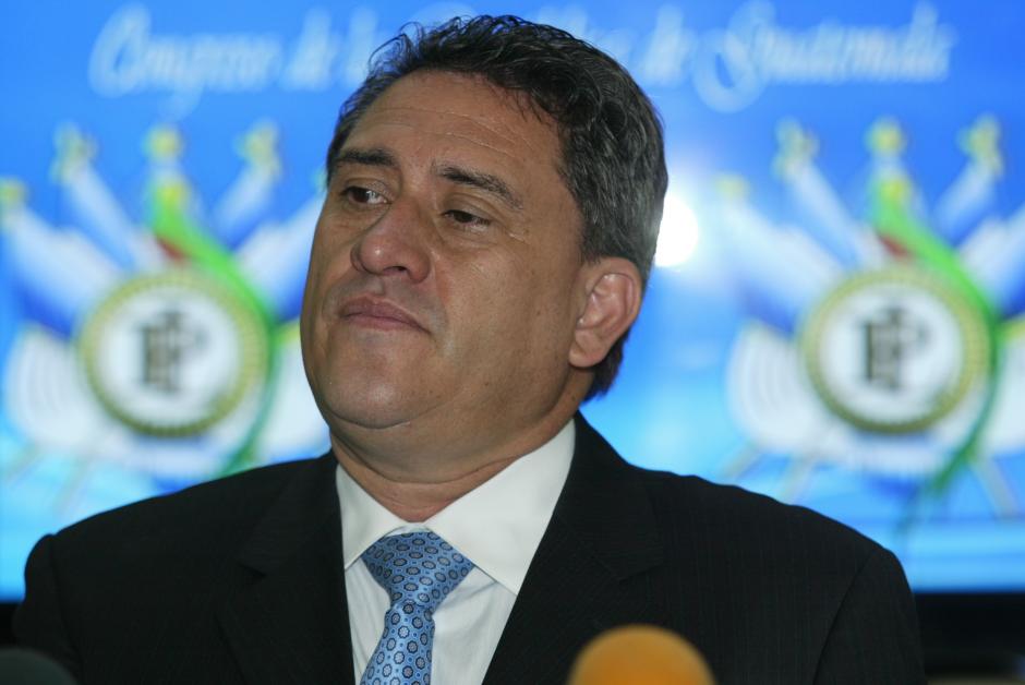 Roberto Alejos se marcha del Congreso