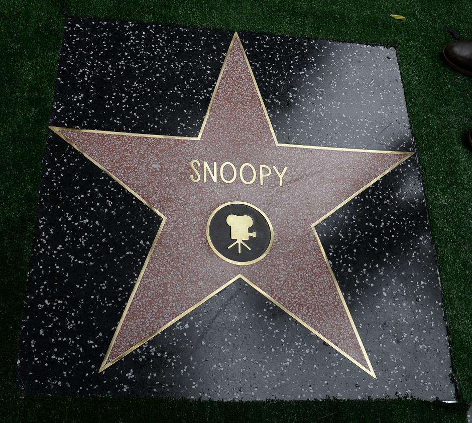 Snoopy recibe una estrella en el Paseo de la Fama de Hollywood | Soy502