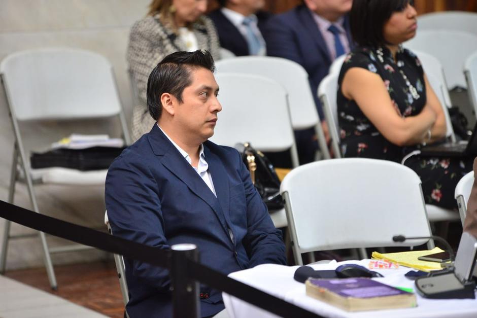 Es viernes y el estilo de Mario Cano durante la audiencia lo sabe