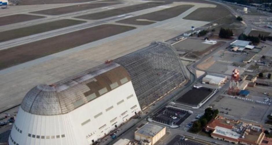 Google: Primero una barcaza en el mar, ¿ahora un hangar de la NASA?