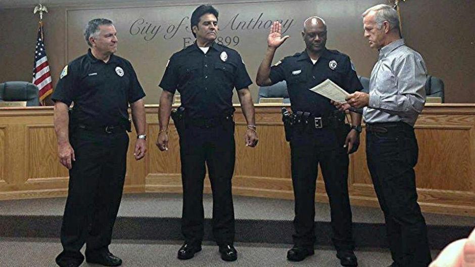 "Poncharelo" se convierte en policía en la vida real