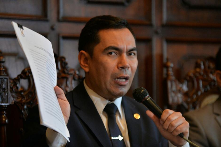 Renuncia el viceministro que autorizó la onerosa compra de trompos