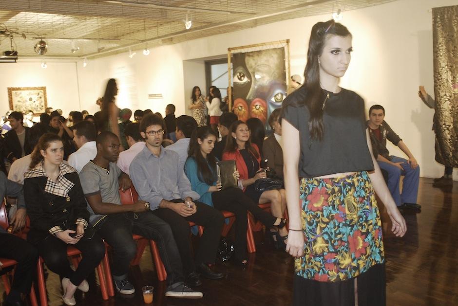 El diseñador Mynor Véliz presentó su nueva colección "Wonderland" | Soy502