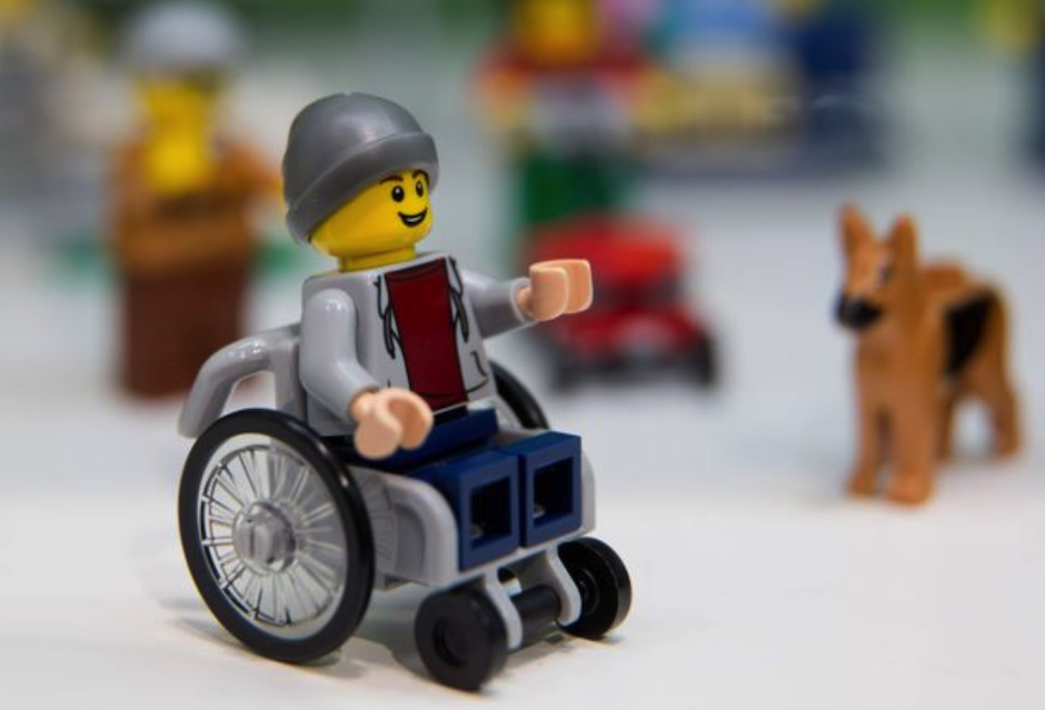 Lego presenta su primera figurita con capacidades distintas