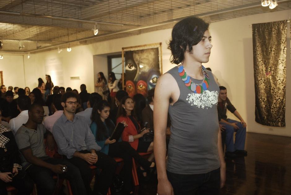 El diseñador Mynor Véliz presentó su nueva colección "Wonderland" | Soy502