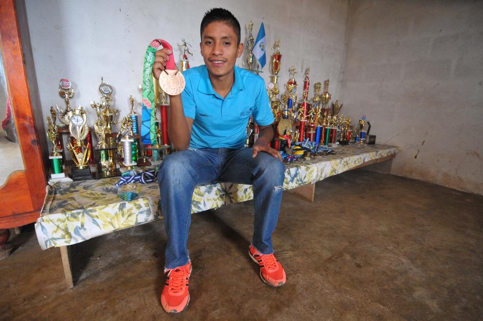 Mario Pacay, el fondista que empezó a correr con zapatos de hule | Soy502