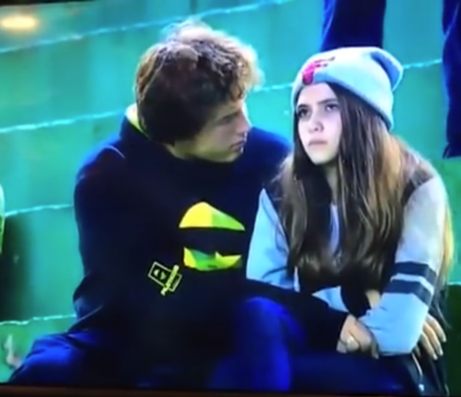 Ella le rompe el corazón sin saber que los transmitían en vivo por TV