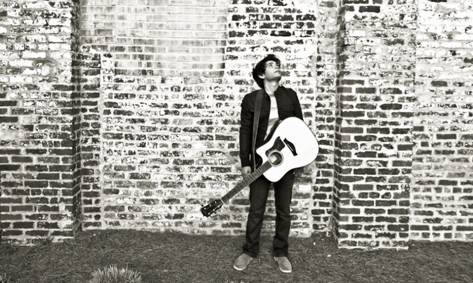 El guatemalteco Carlos Samayoa lanza desde Estados Unidos "Ahora tú"